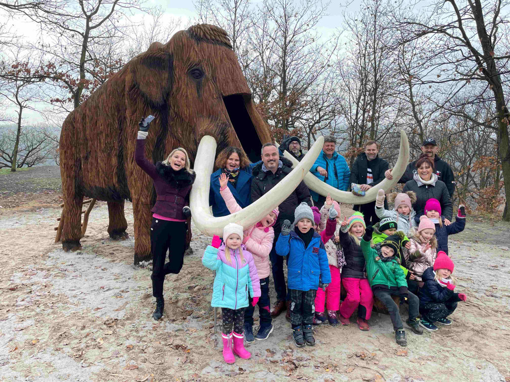 Pohádkový les v Bílině se rozrostl o mamuta Manny z Doby ledové ...